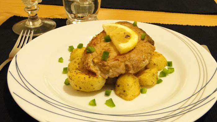 Bife de Atum com Batatas Salteadas - Receitas Para Todos os Gostos